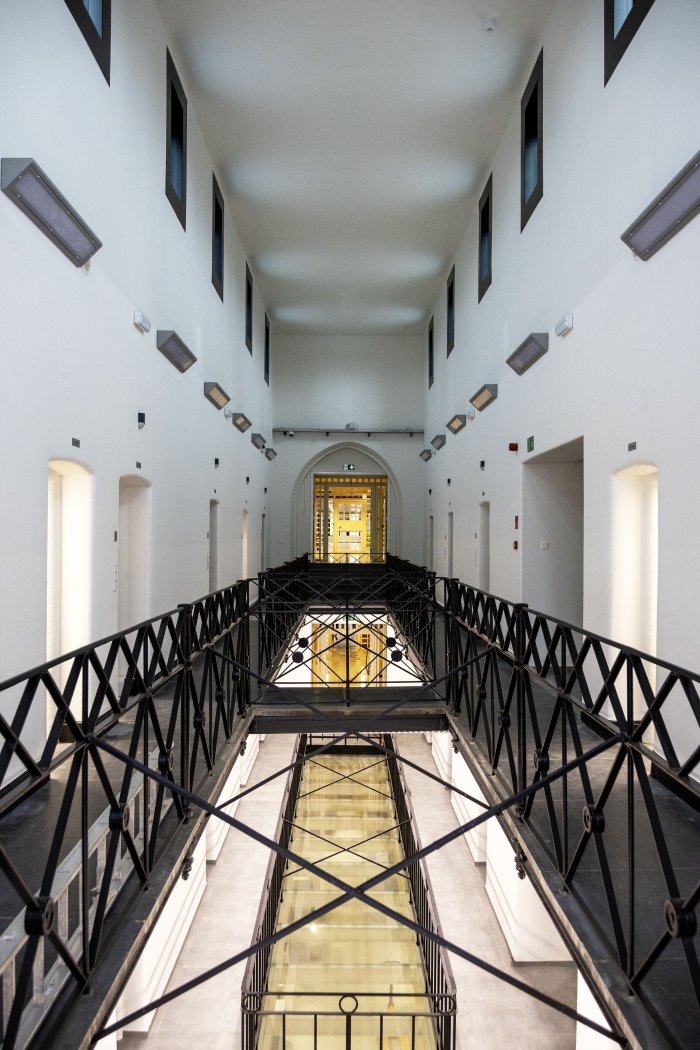 De Regie der Gebouwen moderniseert de gevangenis van Ieper en breidt ze ...